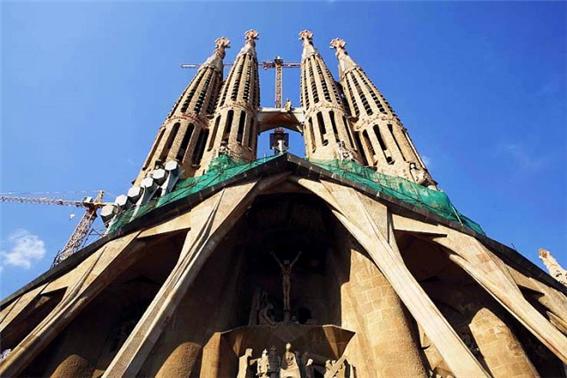 새로운 시각으로 본 스페인 건축의 대가 가우디