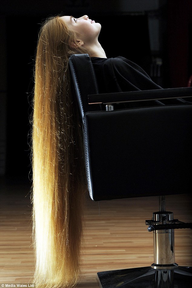 영국, 동화 속 주인공 ‘라푼젤’ 처럼 긴 금발머리 가진 12살 소녀의 꿈