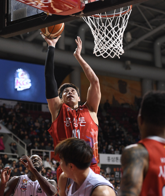 KGC 오세근, 3R MVP 선정…데뷔 시즌 이후 5년만