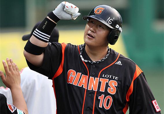 KBO 2017시즌 평균 연봉 1억3883만원…‘연봉킹’ 이대호 25억원