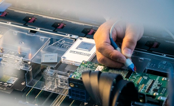 [코리아데일리 이슈] SKT·KT, AI반도체 사업 본격화...이통사 NPU 대전 개막